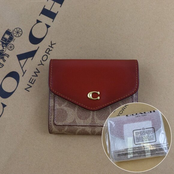 Coach | Bags | Coach Wyn Small Wallet In Colorblock Signature Canvas ...